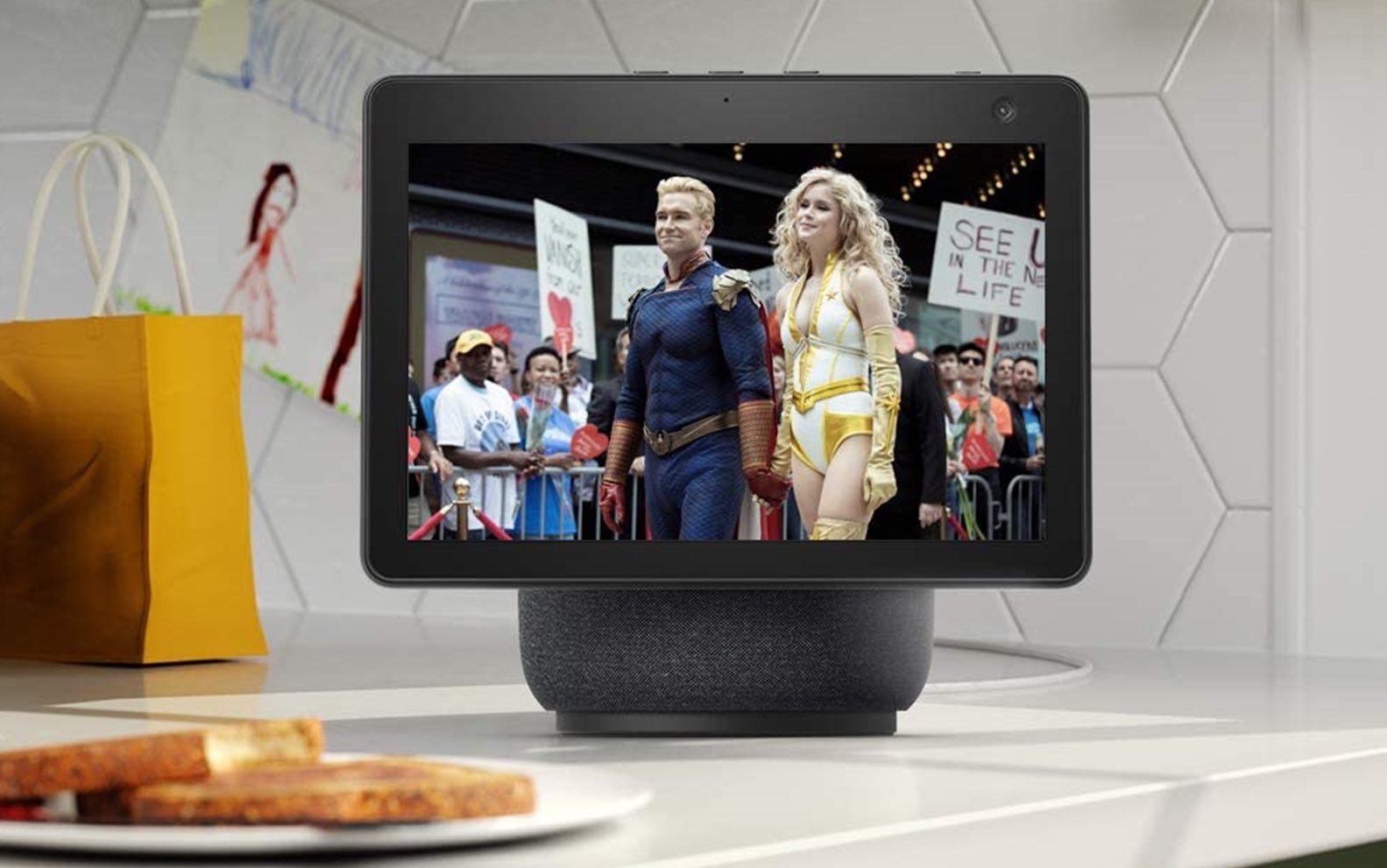 Mega Oferta: o Echo Show 10 segue seus movimentos